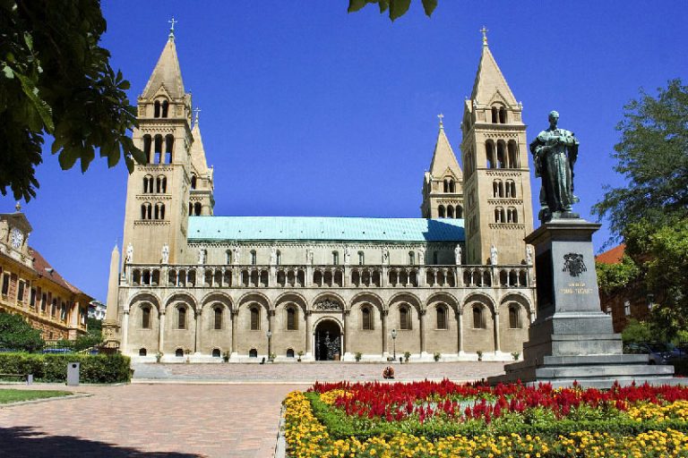 Pecs (Hungría) Qué ver y cómo llegar desde Budapest